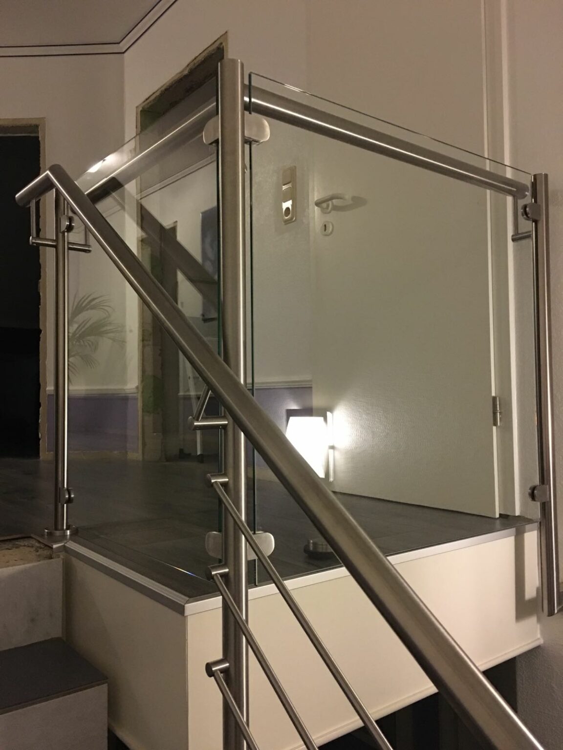 Geländer schwarz mit Glasfüllung 3 - Metalltechnik Eifert